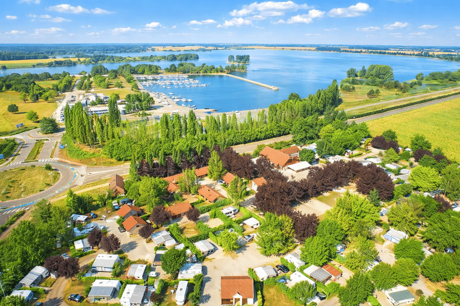 Camping Forêt d'Orient | Camping 3 étoiles Lac Amance près de Troyes